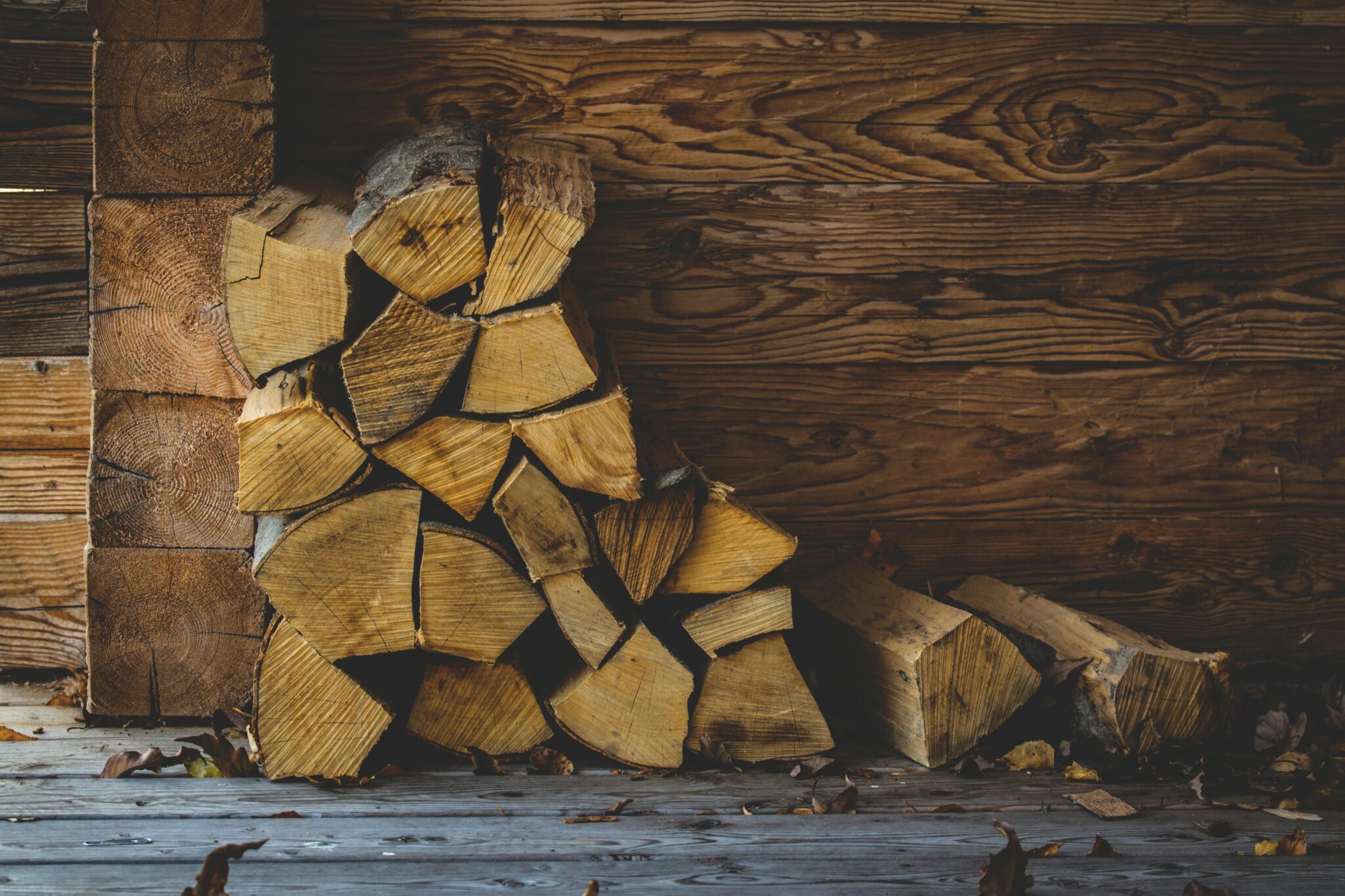 Best Firewood For Wood Stoves: 6 Top Choices For Maximum Heat